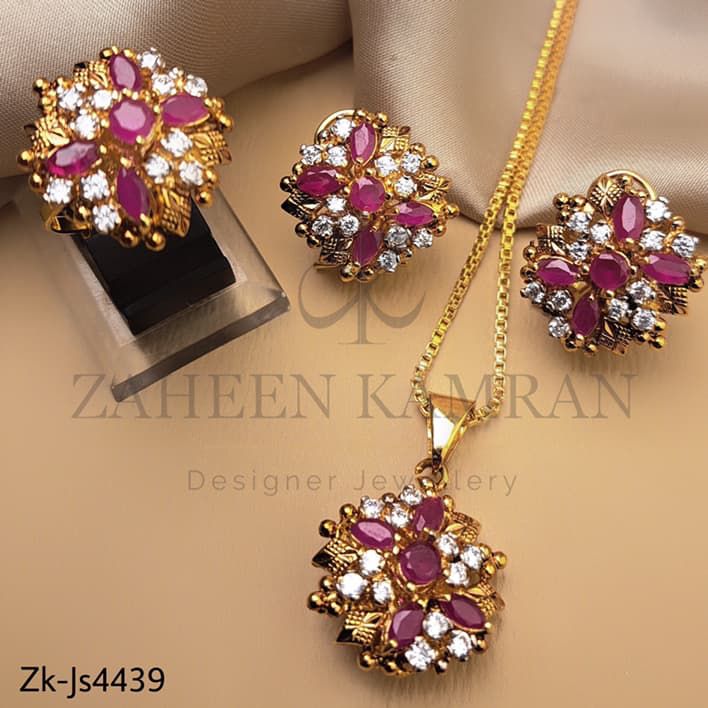 ESIN SET – Zaheen Kamran